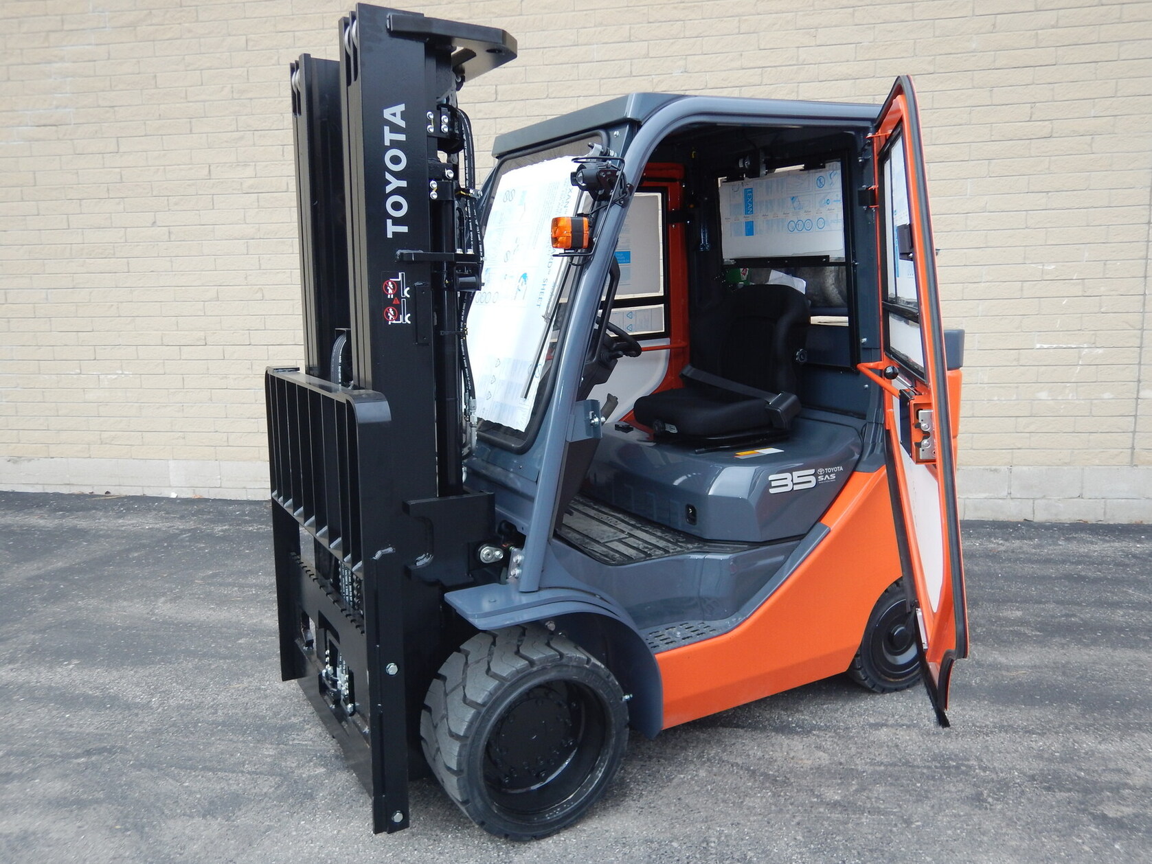 Harris-Stolper Lift Truck Cabs